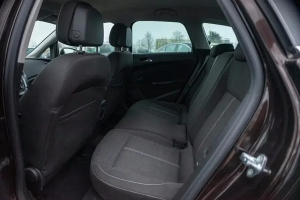 Brūns Opel Astra 2015 Liepāja, ar dzinēja tilpumu 1.60 L un nobraukumu 225 tūkst. km par 6550 €, foto 10 vietnē AUTOMOTO.COM.LV