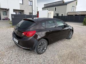 Brown Opel Astra 2015 in Vilnius, with an engine capacity of 1.36 L and mileage of 150 thousand km for 4850 €, photo 6 on AUTOMOTO.COM.LV