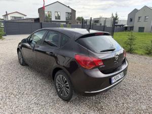Brown Opel Astra 2015 in Vilnius, with an engine capacity of 1.36 L and mileage of 150 thousand km for 4850 €, photo 7 on AUTOMOTO.COM.LV