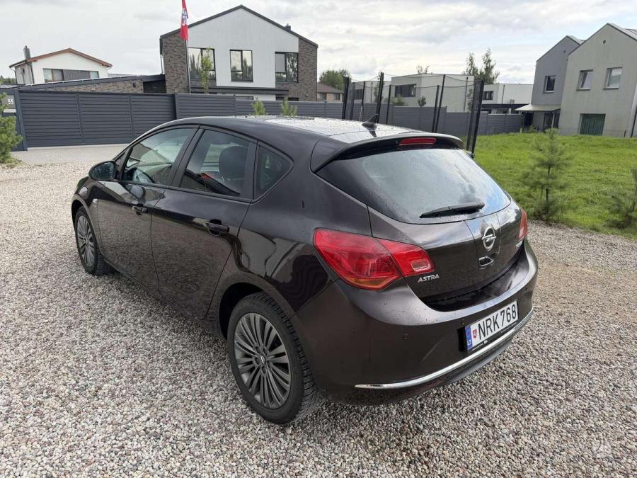 Brown Opel Astra 2015 in Vilnius, with an engine capacity of 1.36 L and mileage of 150 thousand km for 4850 €, photo 7 on AUTOMOTO.COM.LV
