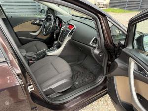 Brown Opel Astra 2015 in Vilnius, with an engine capacity of 1.36 L and mileage of 150 thousand km for 4850 €, photo 12 on AUTOMOTO.COM.LV