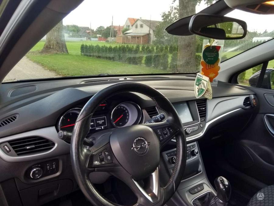 Brown Opel Astra 2016 in Vilkaviskis, with an engine capacity of 1.60 L and mileage of 246 thousand km for 4950 €, photo 10 on AUTOMOTO.COM.LV