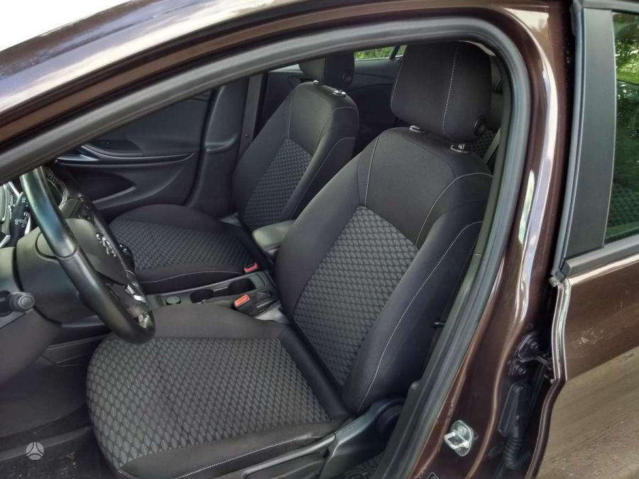 Brown Opel Astra 2016 in Vilkaviskis, with an engine capacity of 1.60 L and mileage of 246 thousand km for 4950 €, photo 11 on AUTOMOTO.COM.LV