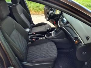 Brown Opel Astra 2016 in Vilkaviskis, with an engine capacity of 1.60 L and mileage of 246 thousand km for 4950 €, photo 12 on AUTOMOTO.COM.LV