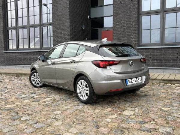 Brown Opel Astra 2017 in Riga, with an engine capacity of 1.60 L and mileage of 181 thousand km for 6900 €, photo 5 on AUTOMOTO.COM.LV