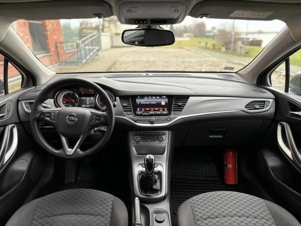 Brown Opel Astra 2017 in Riga, with an engine capacity of 1.60 L and mileage of 181 thousand km for 6900 €, photo 6 on AUTOMOTO.COM.LV