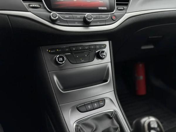 Brown Opel Astra 2017 in Riga, with an engine capacity of 1.60 L and mileage of 181 thousand km for 6900 €, photo 9 on AUTOMOTO.COM.LV
