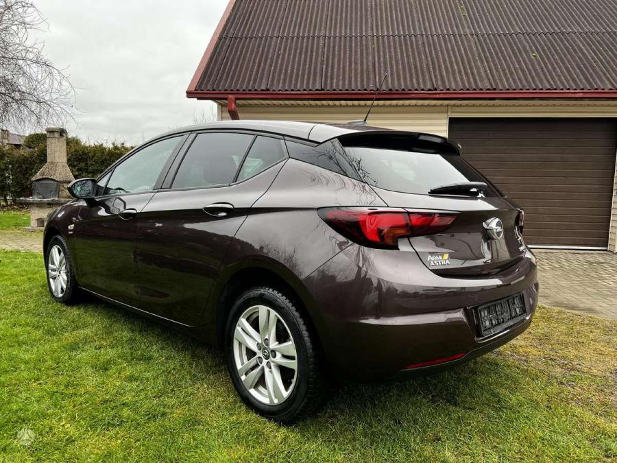 Brown Opel Astra 2018 in Ukmerge, with an engine capacity of 1.40 L and mileage of 128 thousand km for 6950 €, photo 3 on AUTOMOTO.COM.LV