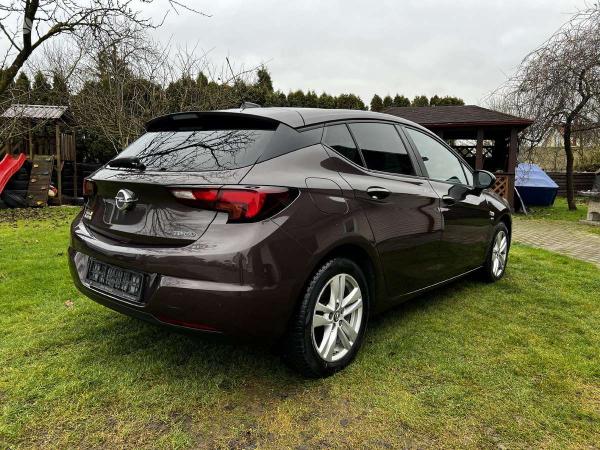 Brown Opel Astra 2018 in Ukmerge, with an engine capacity of 1.40 L and mileage of 128 thousand km for 6950 €, photo 4 on AUTOMOTO.COM.LV