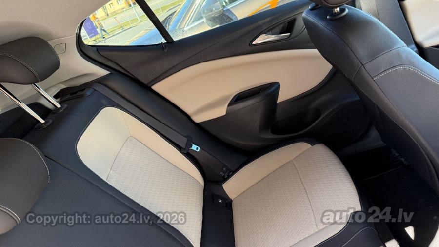 Brown Opel Astra 2018 in Tallinn, with an engine capacity of 1.60 L and mileage of 92 thousand km for 16500 €, photo 10 on AUTOMOTO.COM.LV