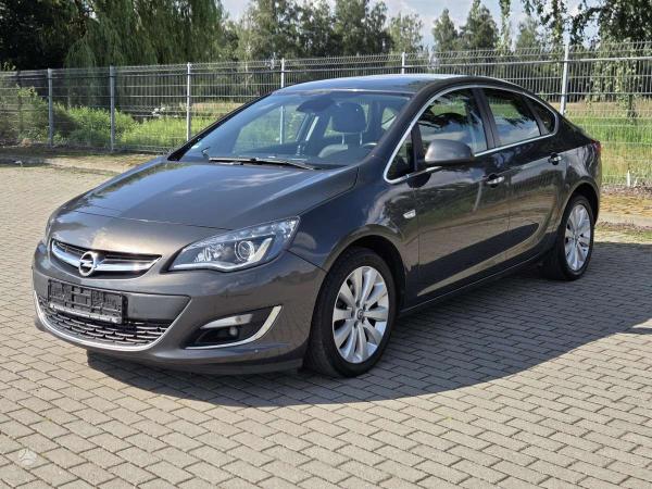 Brown Opel Astra 2013 in Marijampole, with an engine capacity of 1.36 L and mileage of 200 thousand km for 4300 €, photo 1 on AUTOMOTO.COM.LV