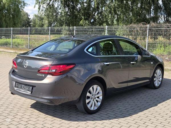 Brown Opel Astra 2013 in Marijampole, with an engine capacity of 1.36 L and mileage of 200 thousand km for 4300 €, photo 5 on AUTOMOTO.COM.LV