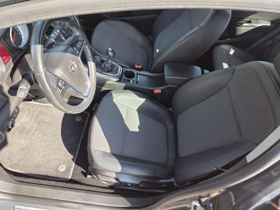 Brown Opel Astra 2013 in Marijampole, with an engine capacity of 1.36 L and mileage of 200 thousand km for 4300 €, photo 10 on AUTOMOTO.COM.LV