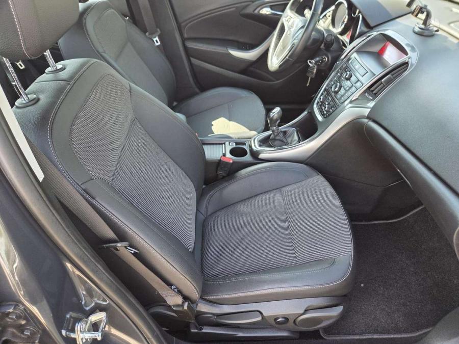 Brown Opel Astra 2013 in Marijampole, with an engine capacity of 1.36 L and mileage of 200 thousand km for 4300 €, photo 11 on AUTOMOTO.COM.LV