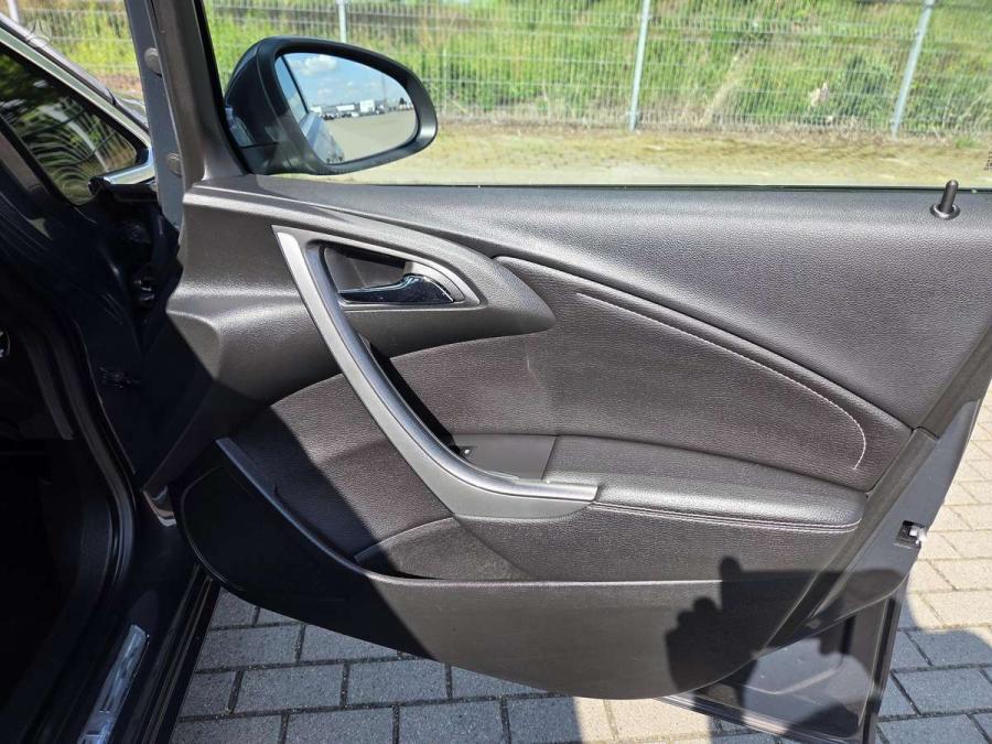 Brown Opel Astra 2013 in Marijampole, with an engine capacity of 1.36 L and mileage of 200 thousand km for 4300 €, photo 12 on AUTOMOTO.COM.LV