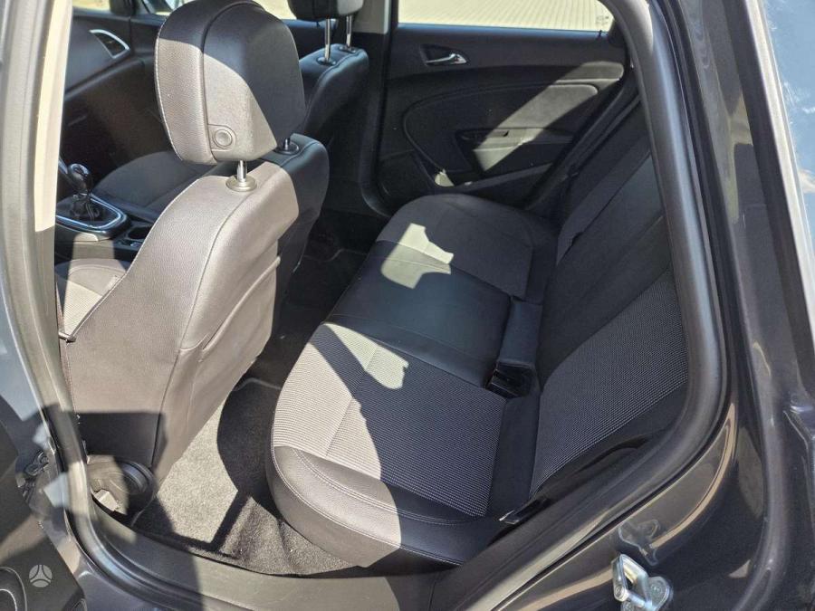Brown Opel Astra 2013 in Marijampole, with an engine capacity of 1.36 L and mileage of 200 thousand km for 4300 €, photo 17 on AUTOMOTO.COM.LV