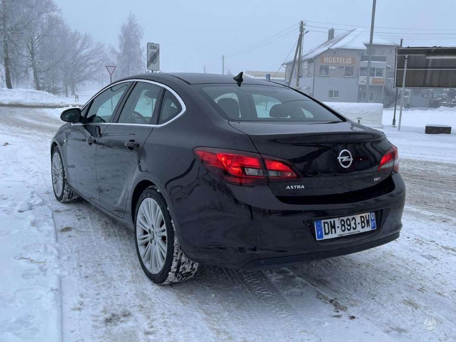 Brown Opel Astra 2014 in Taurage, with an engine capacity of 1.60 L and mileage of 282 thousand km for 4350 €, photo 3 on AUTOMOTO.COM.LV