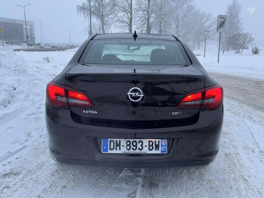 Brown Opel Astra 2014 in Taurage, with an engine capacity of 1.60 L and mileage of 282 thousand km for 4350 €, photo 4 on AUTOMOTO.COM.LV