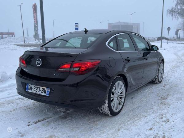 Brown Opel Astra 2014 in Taurage, with an engine capacity of 1.60 L and mileage of 282 thousand km for 4350 €, photo 5 on AUTOMOTO.COM.LV