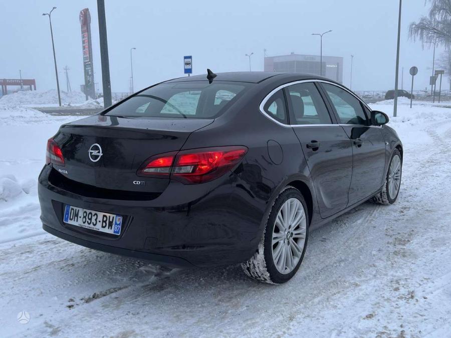 Brown Opel Astra 2014 in Taurage, with an engine capacity of 1.60 L and mileage of 282 thousand km for 4350 €, photo 5 on AUTOMOTO.COM.LV