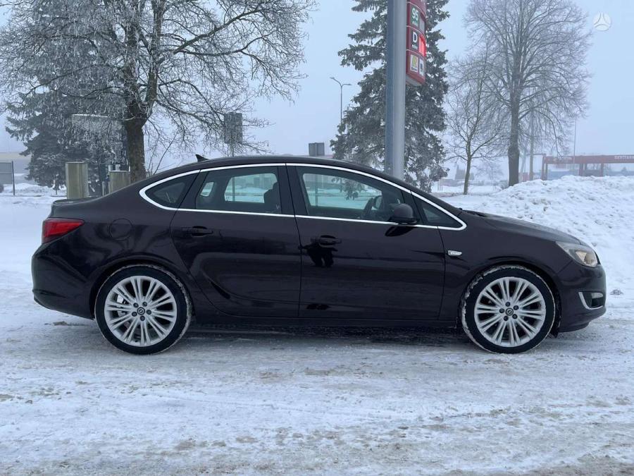 Brown Opel Astra 2014 in Taurage, with an engine capacity of 1.60 L and mileage of 282 thousand km for 4350 €, photo 6 on AUTOMOTO.COM.LV