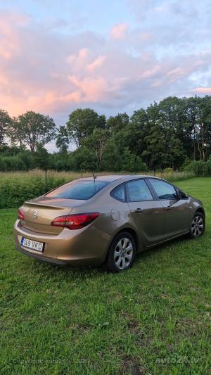 Brown Opel Astra 2014 in Tallinn, with an engine capacity of 1.60 L and mileage of 173 thousand km for 3950 €, photo 3 on AUTOMOTO.COM.LV
