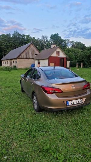 Brown Opel Astra 2014 in Tallinn, with an engine capacity of 1.60 L and mileage of 173 thousand km for 3950 €, photo 4 on AUTOMOTO.COM.LV