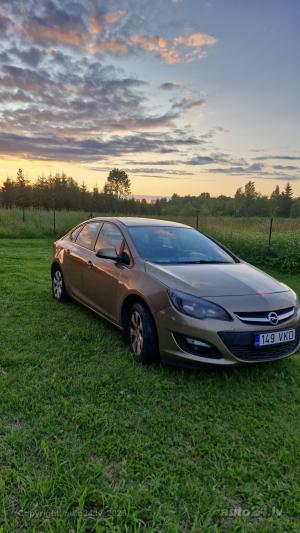 Brown Opel Astra 2014 in Tallinn, with an engine capacity of 1.60 L and mileage of 173 thousand km for 3950 €, photo 5 on AUTOMOTO.COM.LV