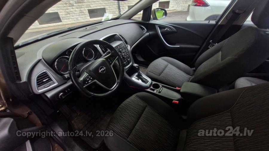 Brown Opel Astra 2014 in Tallinn, with an engine capacity of 1.60 L and mileage of 173 thousand km for 3950 €, photo 6 on AUTOMOTO.COM.LV