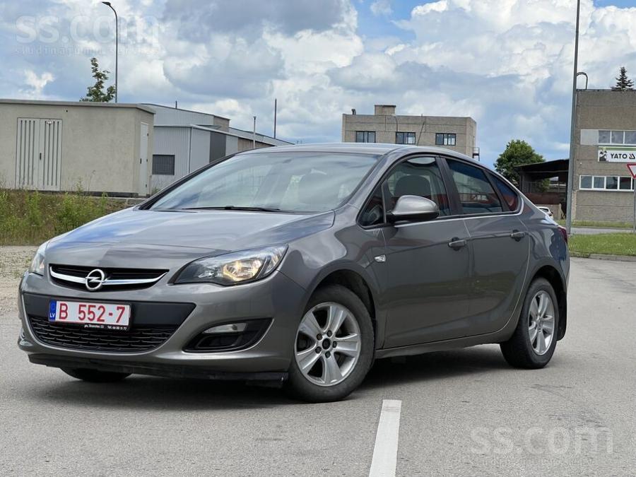 Brown Opel Astra 2016 in Rezekne, with an engine capacity of 1.60 L and mileage of 0 thousand km for 4950 €, photo 3 on AUTOMOTO.COM.LV