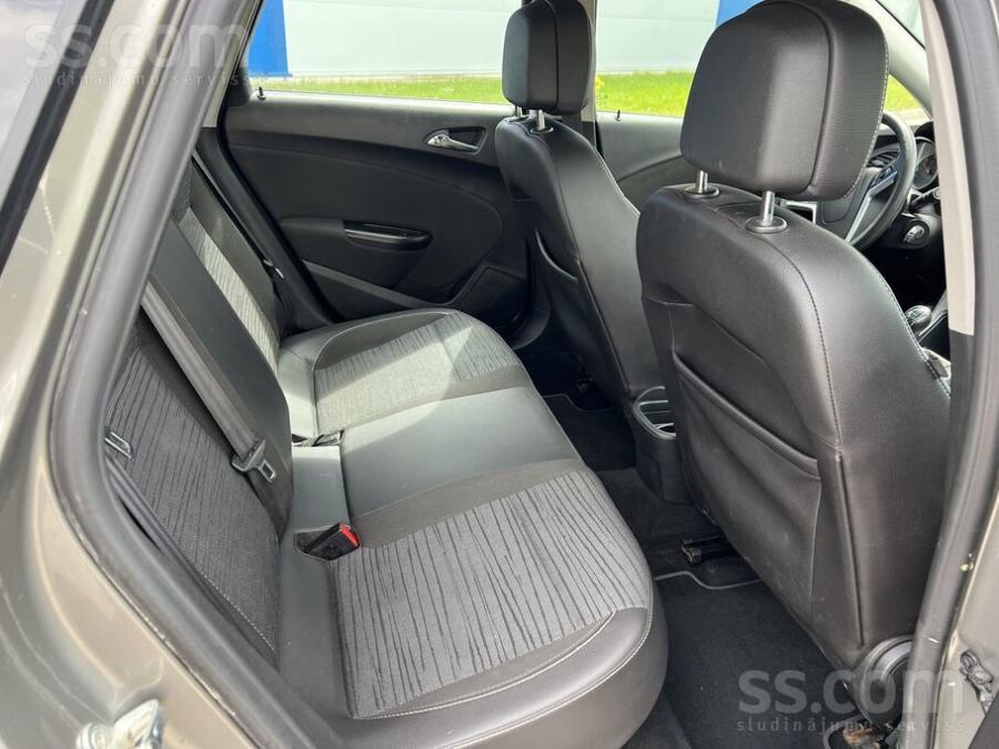 Brown Opel Astra 2016 in Rezekne, with an engine capacity of 1.60 L and mileage of 0 thousand km for 4950 €, photo 13 on AUTOMOTO.COM.LV
