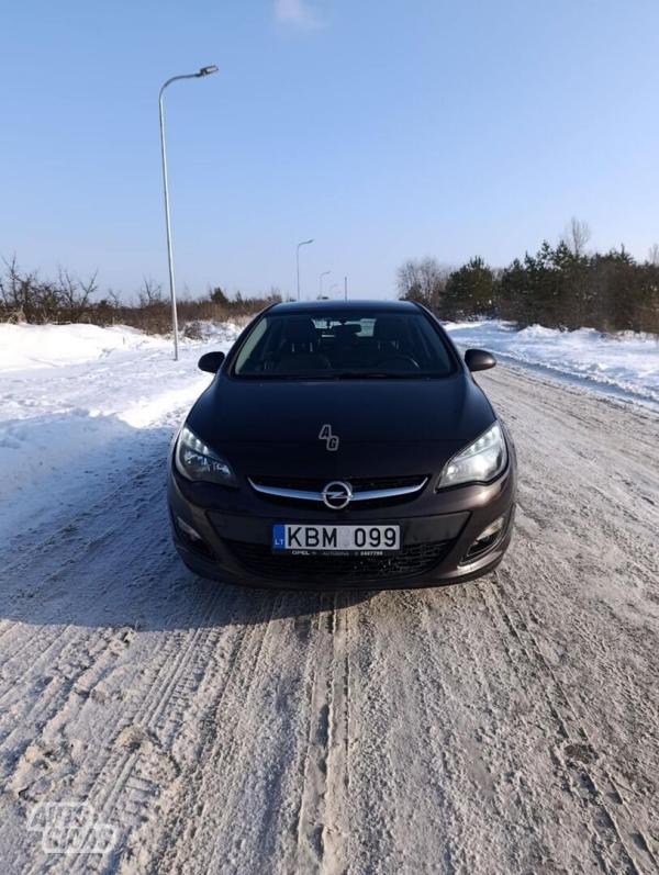 Brown Opel Astra 2017 in Vilnius, with an engine capacity of 1.40 L and mileage of 116 thousand km for 8000 €, photo 1 on AUTOMOTO.COM.LV
