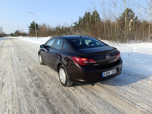 Brown Opel Astra 2017 in Vilnius, with an engine capacity of 1.40 L and mileage of 116 thousand km for 8000 €, photo 4 on AUTOMOTO.COM.LV
