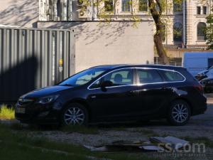 Brown Opel Astra 2011 in Riga, with an engine capacity of 2.00 L and mileage of 333 thousand km for 2200 €, photo  on AUTOMOTO.COM.LV