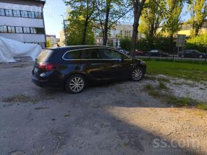 Brown Opel Astra 2011 in Riga, with an engine capacity of 2.00 L and mileage of 333 thousand km for 2200 €, photo 3 on AUTOMOTO.COM.LV