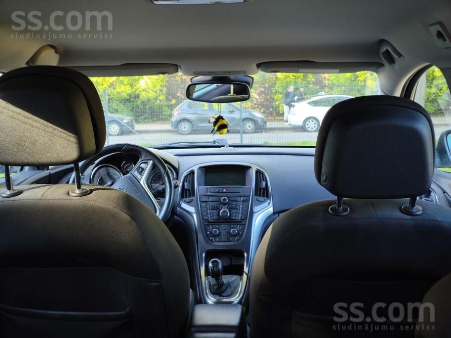 Brown Opel Astra 2011 in Riga, with an engine capacity of 2.00 L and mileage of 333 thousand km for 2200 €, photo 4 on AUTOMOTO.COM.LV