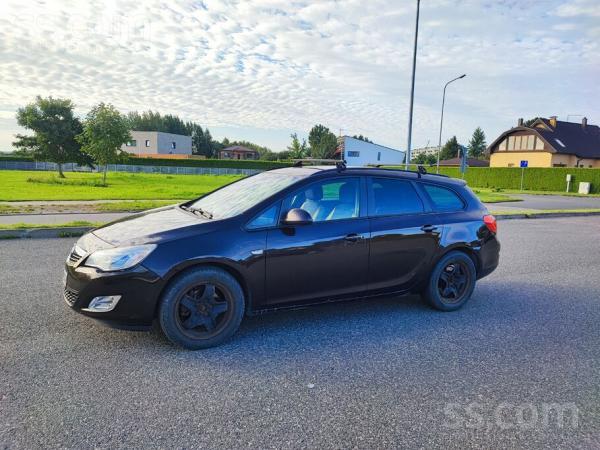 Brūns Opel Astra 2011 Rīga, ar dzinēja tilpumu 1.70 L un nobraukumu 282 tūkst. km par 2000 €, foto 1 vietnē AUTOMOTO.COM.LV