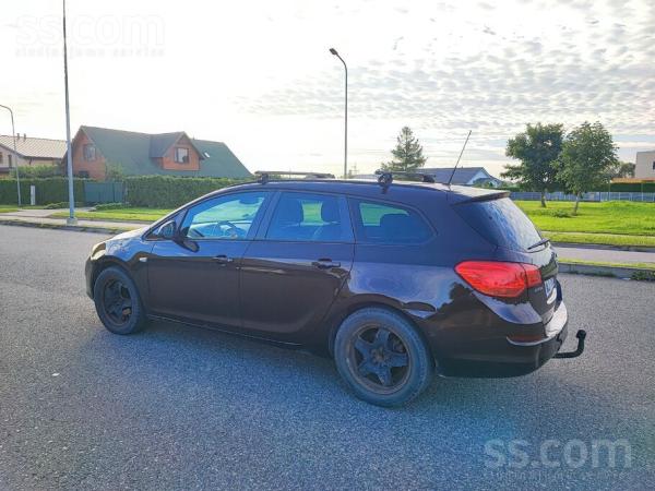 Brūns Opel Astra 2011 Rīga, ar dzinēja tilpumu 1.70 L un nobraukumu 282 tūkst. km par 2000 €, foto 2 vietnē AUTOMOTO.COM.LV