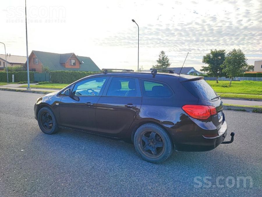 Brūns Opel Astra 2011 Rīga, ar dzinēja tilpumu 1.70 L un nobraukumu 282 tūkst. km par 2000 €, foto 3 vietnē AUTOMOTO.COM.LV