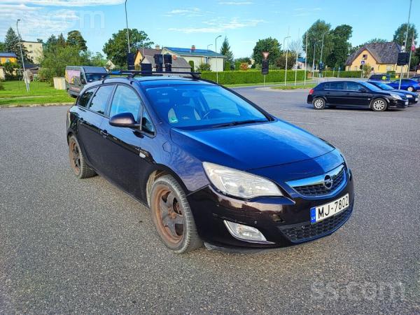 Brūns Opel Astra 2011 Rīga, ar dzinēja tilpumu 1.70 L un nobraukumu 282 tūkst. km par 2000 €, foto 4 vietnē AUTOMOTO.COM.LV