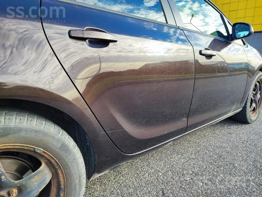 Brūns Opel Astra 2011 Rīga, ar dzinēja tilpumu 1.70 L un nobraukumu 282 tūkst. km par 2000 €, foto 12 vietnē AUTOMOTO.COM.LV