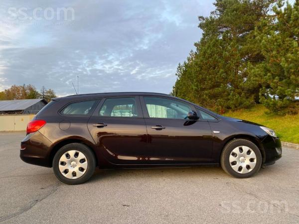 Brown Opel Astra 2012 in Cesis, with an engine capacity of 1.40 L and mileage of 225 thousand km for 5450 €, photo 11 on AUTOMOTO.COM.LV