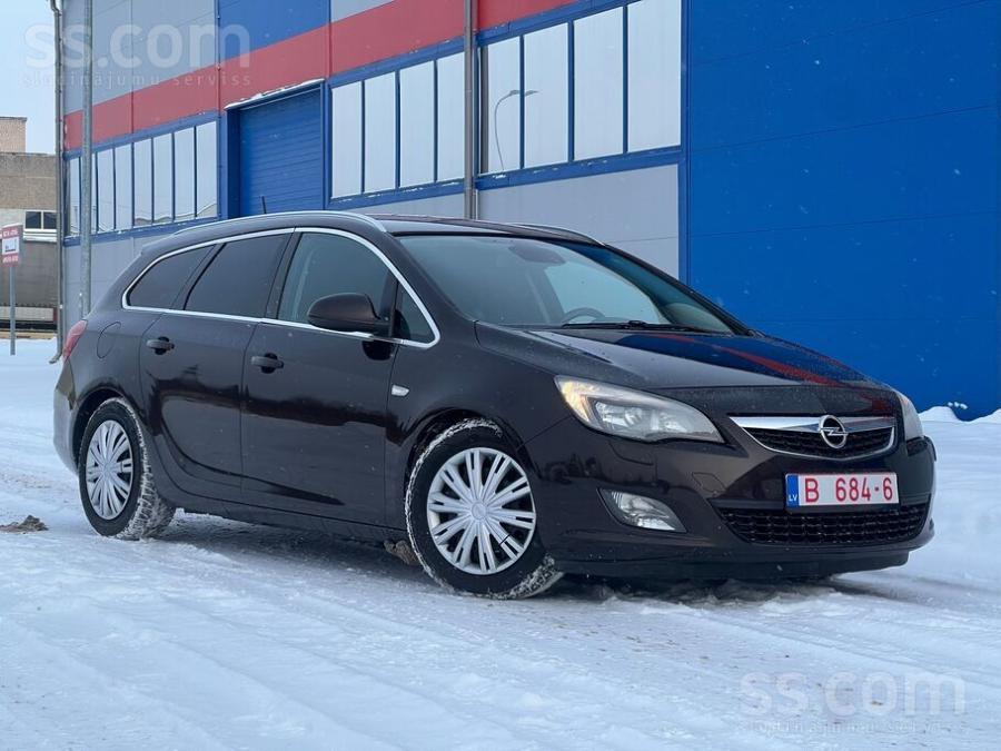 Brown Opel Astra 2012 in Rezekne, with an engine capacity of 1.70 L and mileage of 0 thousand km for 4500 €, photo 2 on AUTOMOTO.COM.LV