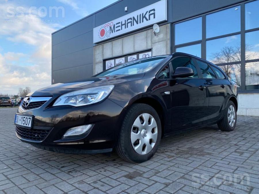 Brown Opel Astra 2012 in Cesis, with an engine capacity of 1.40 L and mileage of 225 thousand km for 5150 €, photo 1 on AUTOMOTO.COM.LV