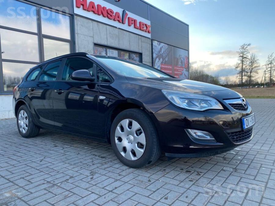 Brown Opel Astra 2012 in Cesis, with an engine capacity of 1.40 L and mileage of 225 thousand km for 5150 €, photo 4 on AUTOMOTO.COM.LV