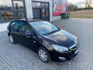 Brown Opel Astra 2012 in Cesis, with an engine capacity of 1.40 L and mileage of 225 thousand km for 5150 €, photo 5 on AUTOMOTO.COM.LV