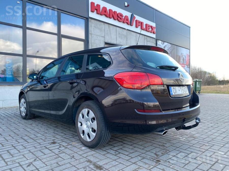 Brown Opel Astra 2012 in Cesis, with an engine capacity of 1.40 L and mileage of 225 thousand km for 5150 €, photo 9 on AUTOMOTO.COM.LV