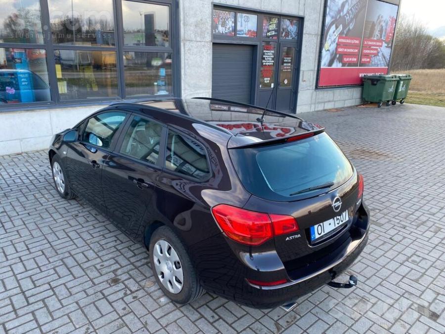 Brown Opel Astra 2012 in Cesis, with an engine capacity of 1.40 L and mileage of 225 thousand km for 5150 €, photo 10 on AUTOMOTO.COM.LV