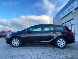 Brown Opel Astra 2012 in Cesis, with an engine capacity of 1.40 L and mileage of 225 thousand km for 5150 €, photo 12 on AUTOMOTO.COM.LV