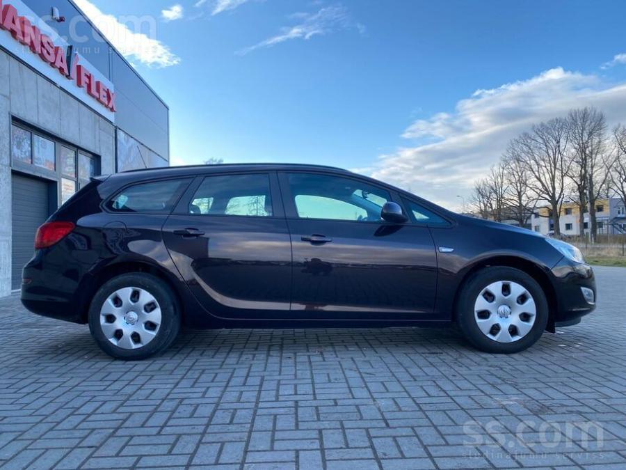 Brown Opel Astra 2012 in Cesis, with an engine capacity of 1.40 L and mileage of 225 thousand km for 5150 €, photo 13 on AUTOMOTO.COM.LV